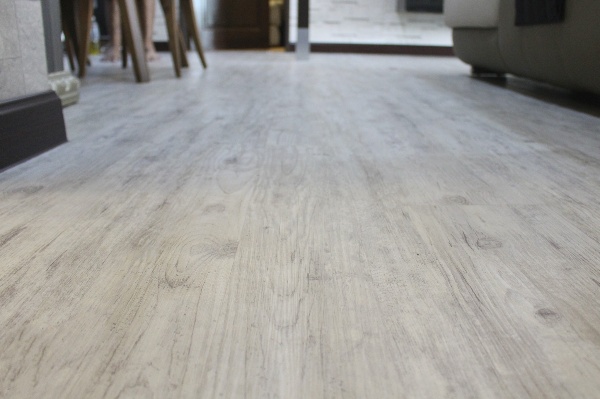 SPC Flooring Pros & Cons: Luxury Looks And Budget Friendly